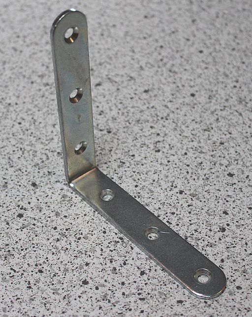 Vinkel 108x108x3 mm med 6 huller, elgalvaniseret